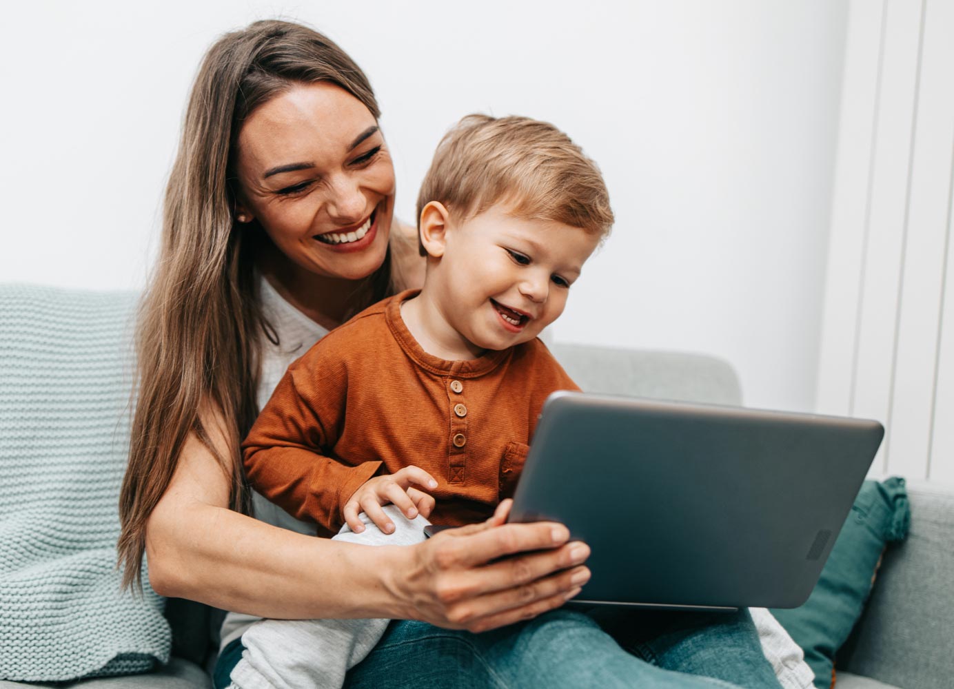 Fast Telstra broadband and 5G Internet plans - Telstra